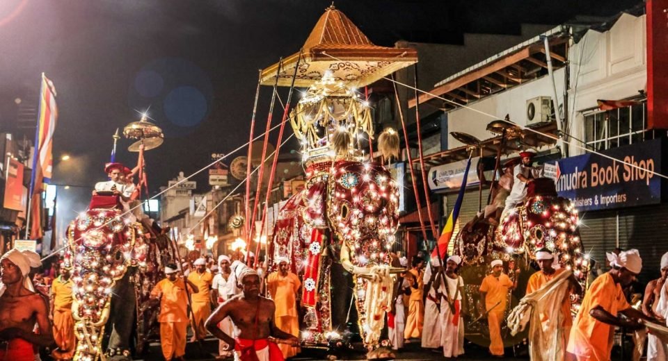 Experience the Colors of the Kandy Esala Perahera Festival in Sri Lanka ...